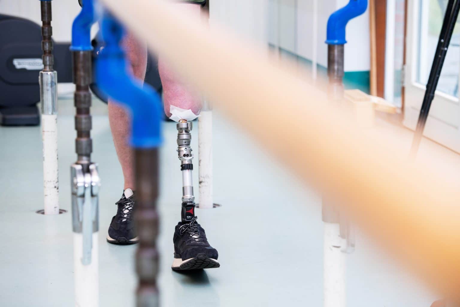 Krijg uitleg over de verzorging van een klikprothese